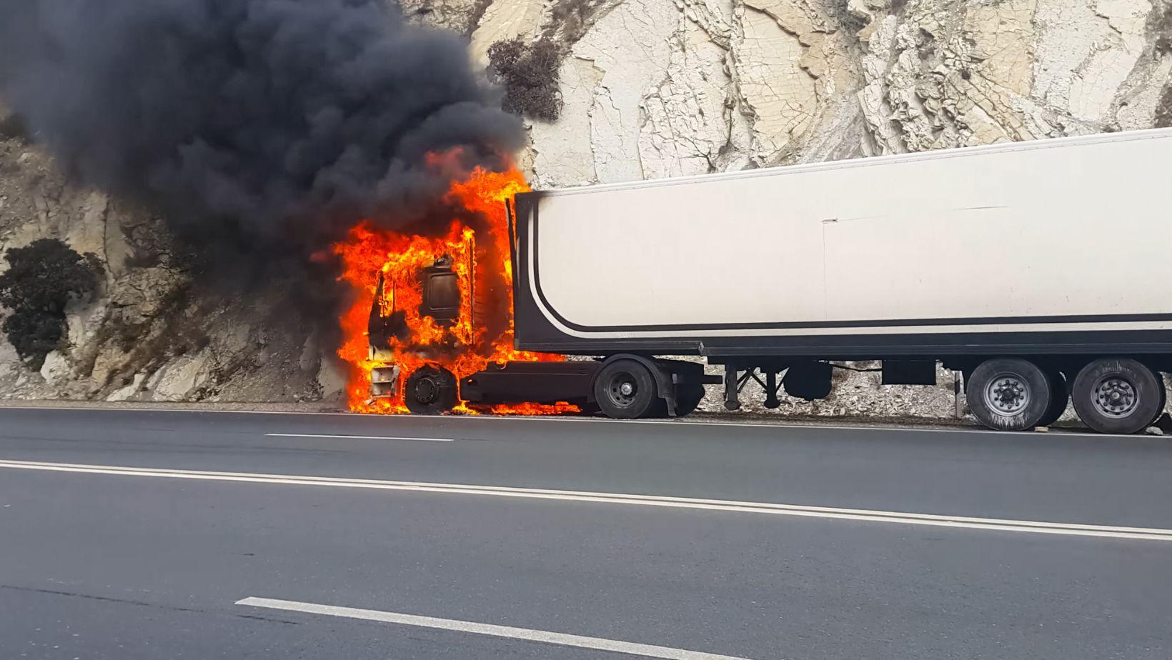 Causas comunes de accidentes de camiones y responsabilidad | Millones ...